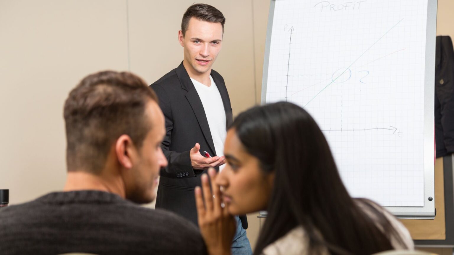 17 Defining Traits of Someone with No Class - Guide to Stress Less