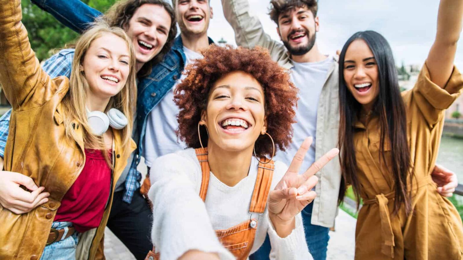 20 Common Traits of Genuinely Kind People - Guide to Stress Less