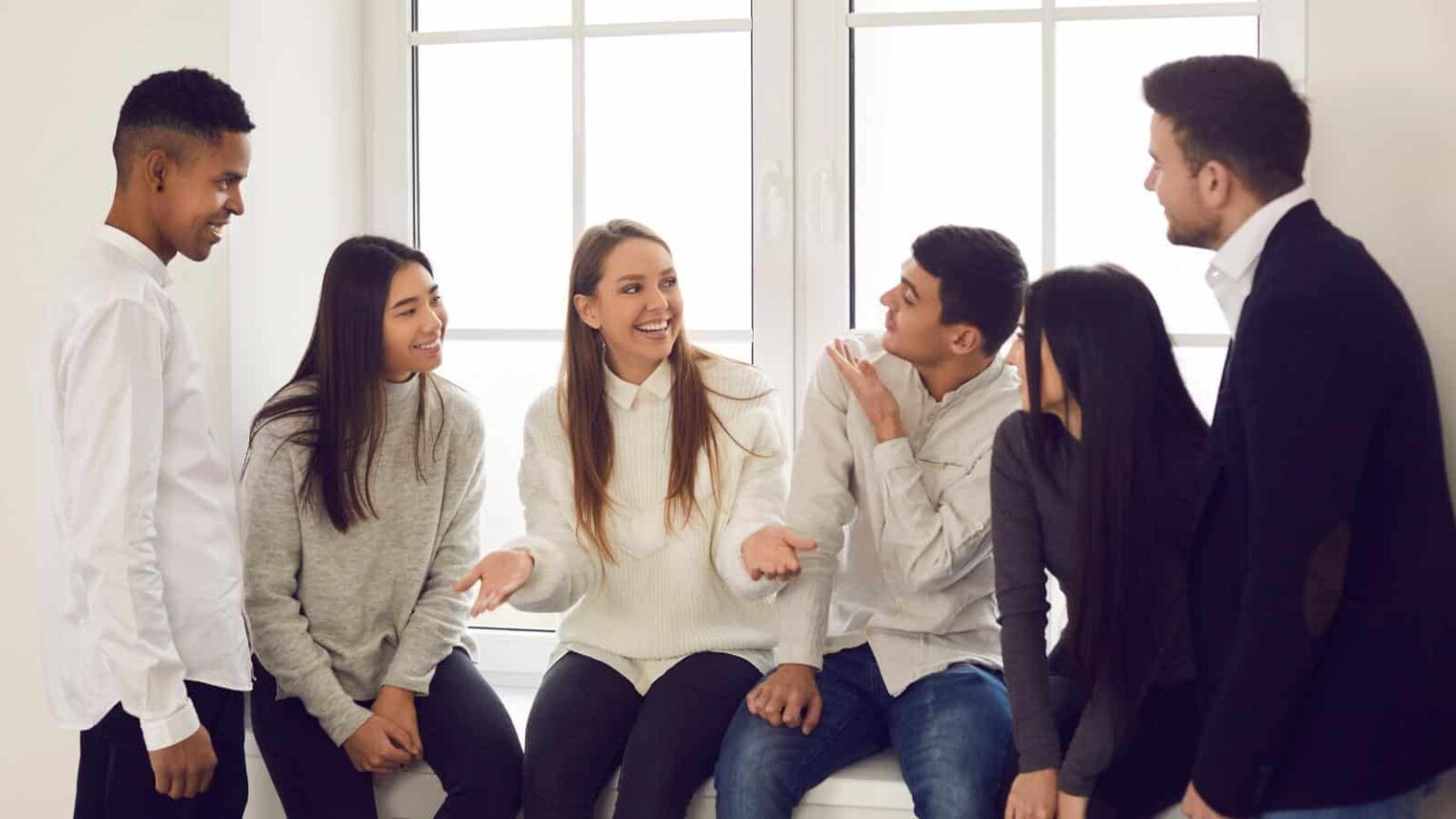 17 Common Behaviors of Naturally Charismatic People - Guide to Stress Less