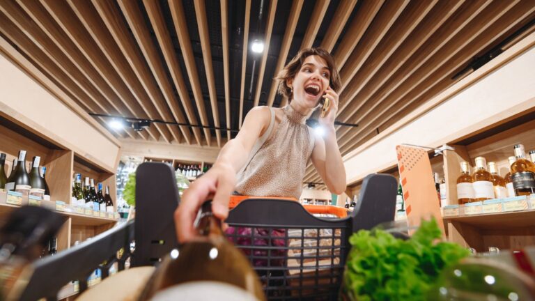 17 Defining Traits of Someone with No Class - Guide to Stress Less